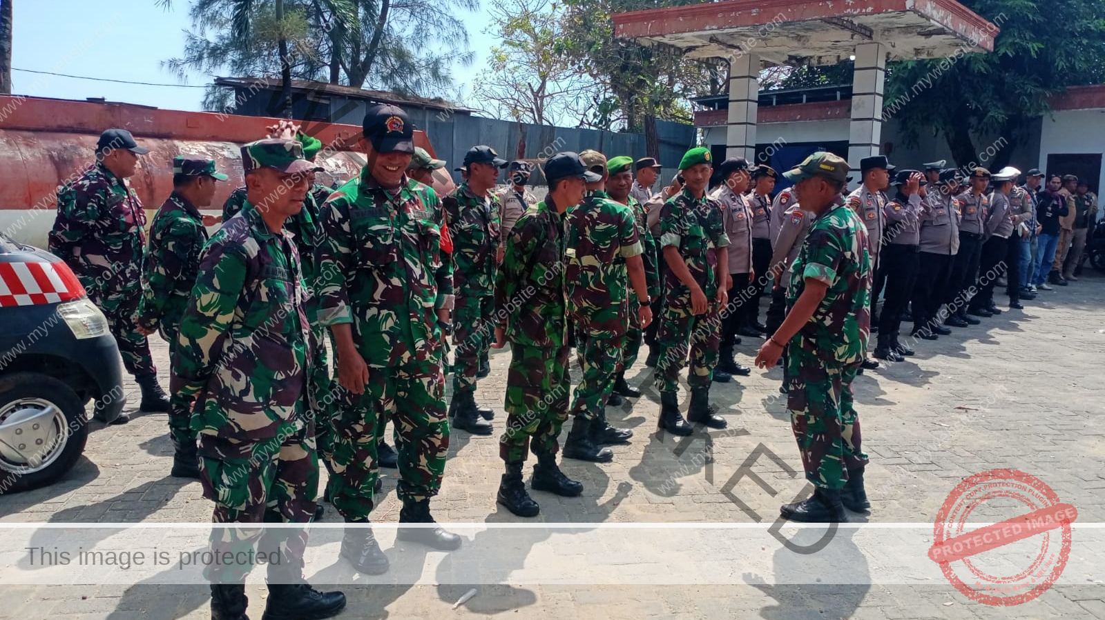 Tegas, Humanis, dan Siaga: Wujud Dedikasi dalam Pengamanan Kerapan Sapi ...